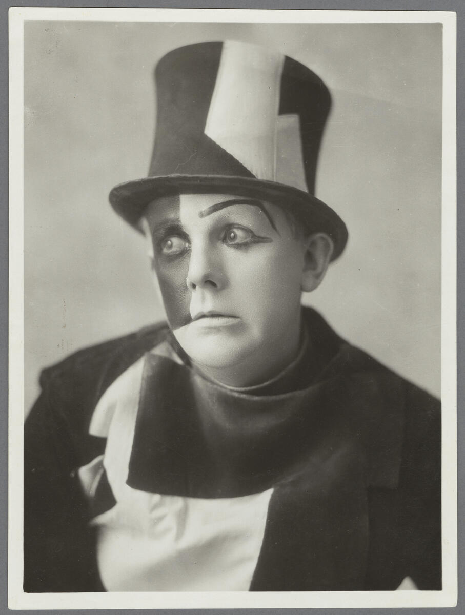 Rollporträtt av Jean Börlin i uppsättningen "Skating Rink ...