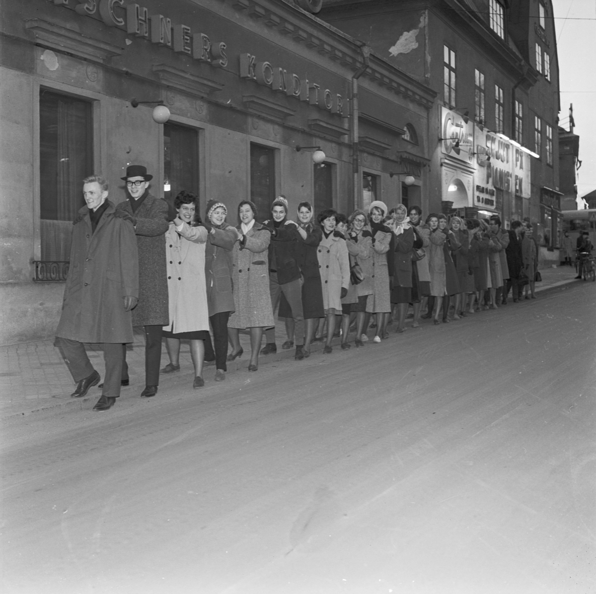 Studentliv, abiturienter haltar ned till Kap, Uppsala 1961 ...