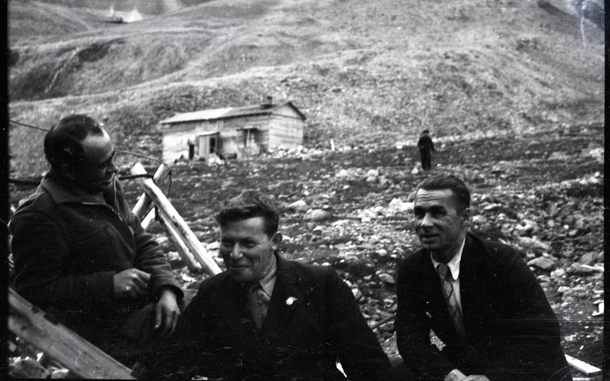 Bilde etter Abram I Gilbo, som var i Pyramiden i 1946-1948(oppbygging ...