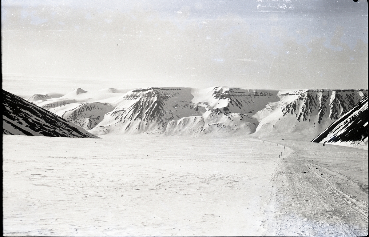 Bilde etter Abram I Gilbo, som var i Pyramiden i 1946-1948(oppbygging ...