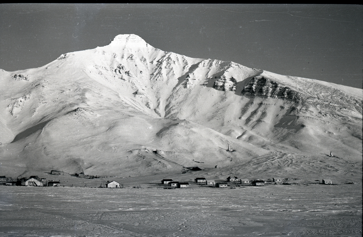 Bilde etter Abram I Gilbo, som var i Pyramiden i 1946-1948(oppbygging ...