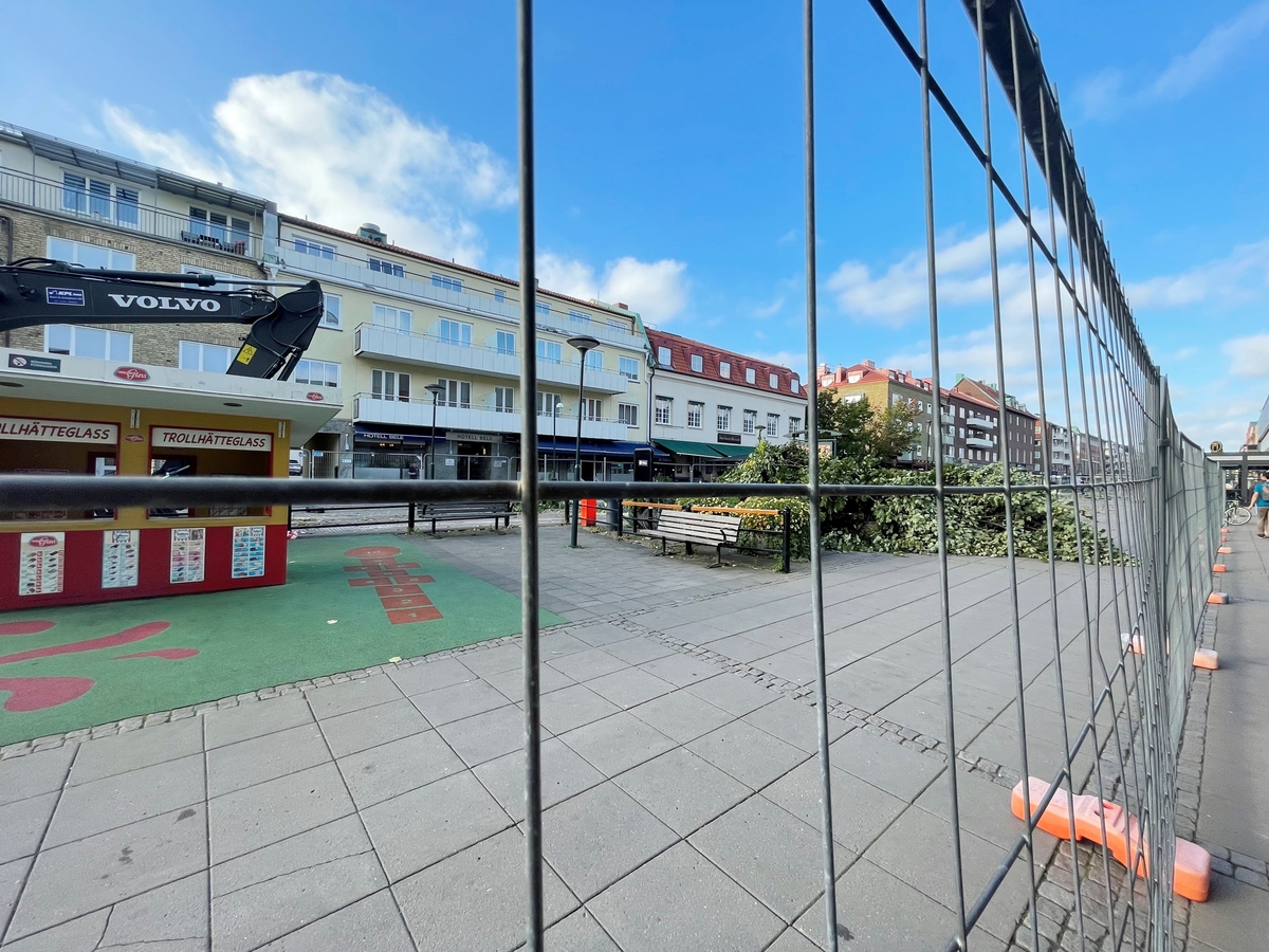 Trollhättan, Kungsgatan. Träden i allén har fällts - Vänersborgs museum ...