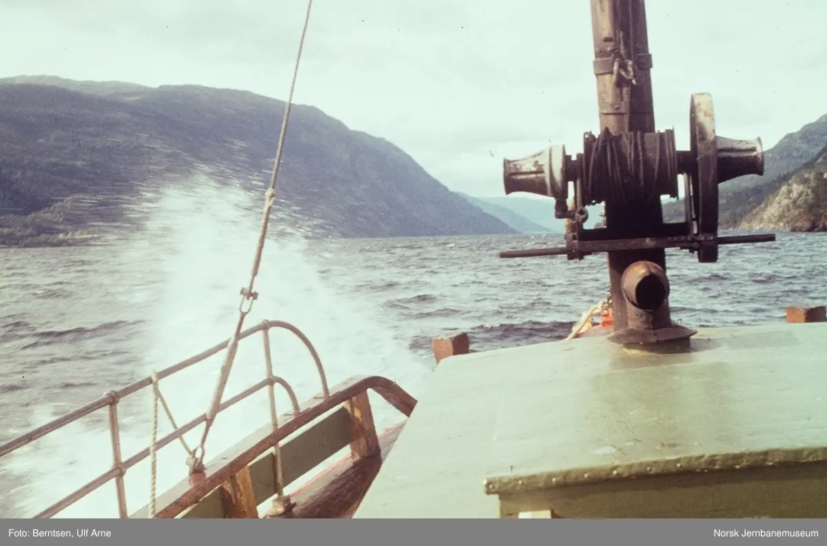 Ombord i motorbåten BURUS, underveis fra Hovin brygge til Rudsgrend ved ...