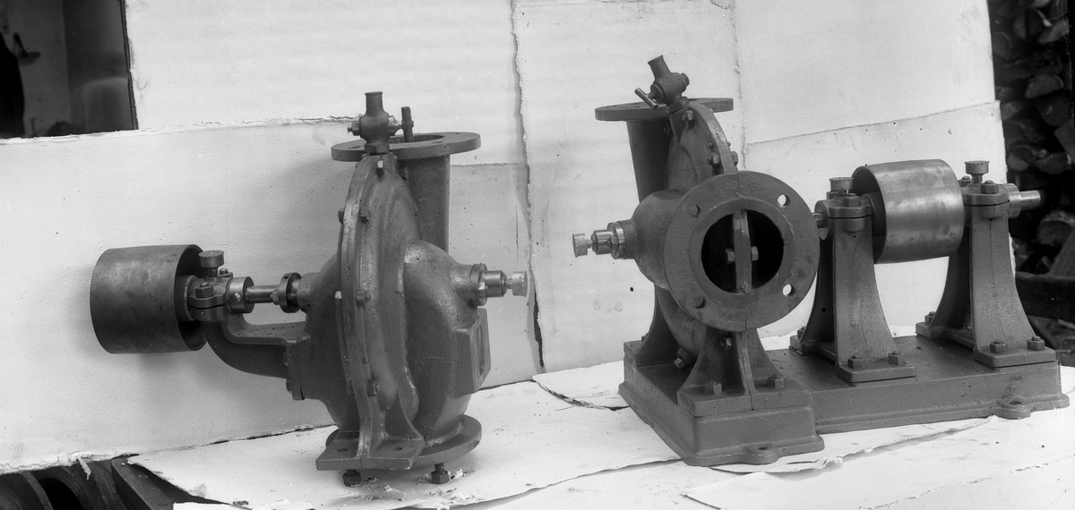 Pumpar till motor - Västergötlands museum / DigitaltMuseum