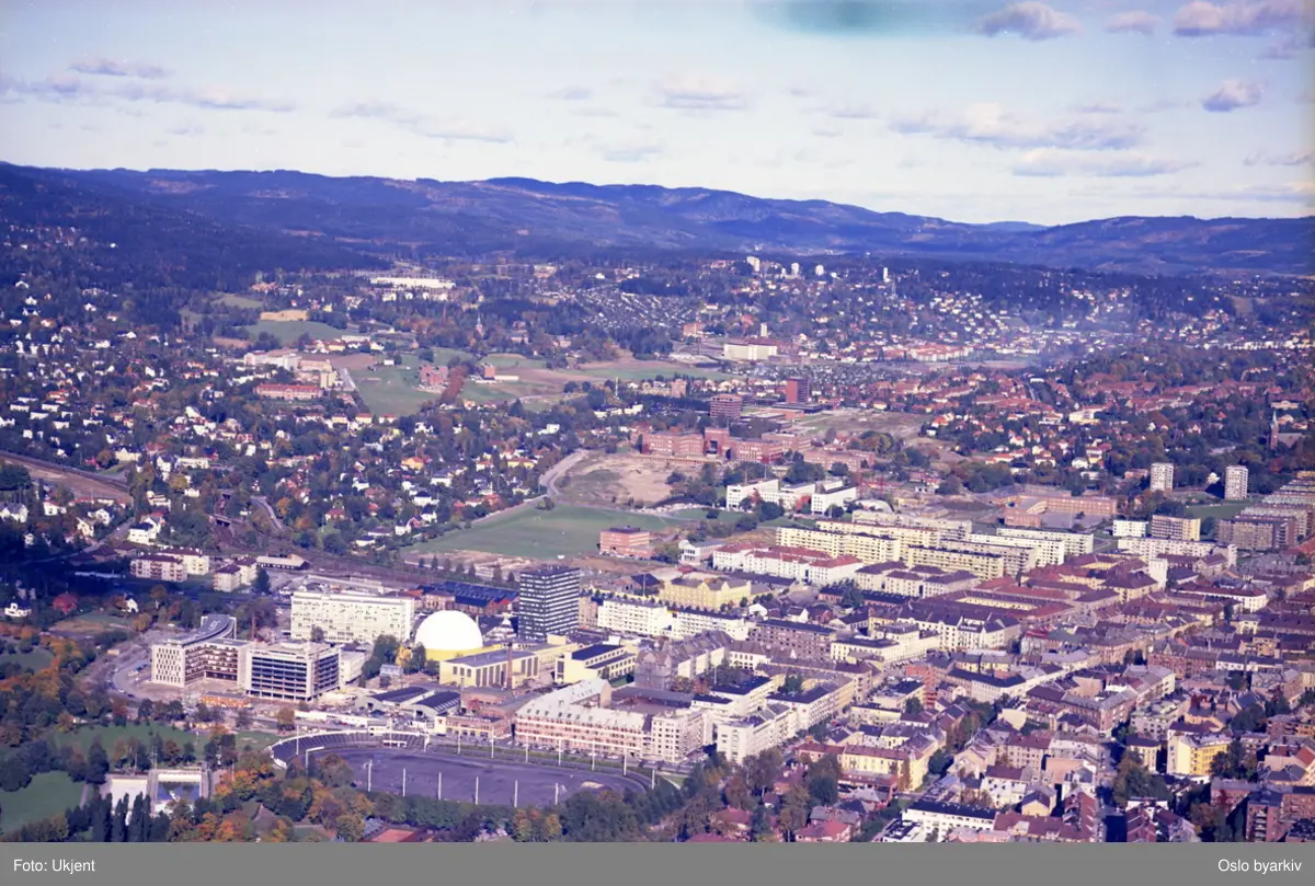 Frognerparken og Frogner stadion, med Middelthuns gate bak. Jacob Aals ...