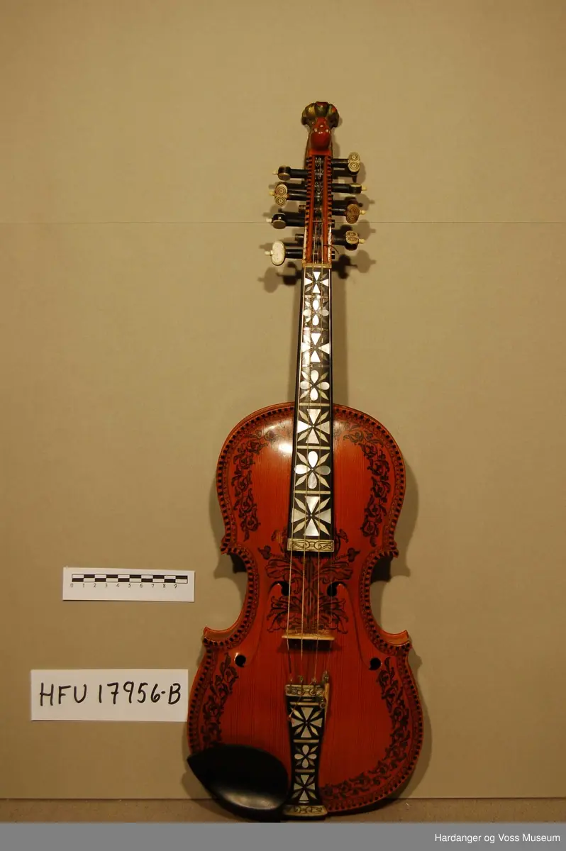 Hardingfele - Hardanger og Voss Museum / DigitaltMuseum