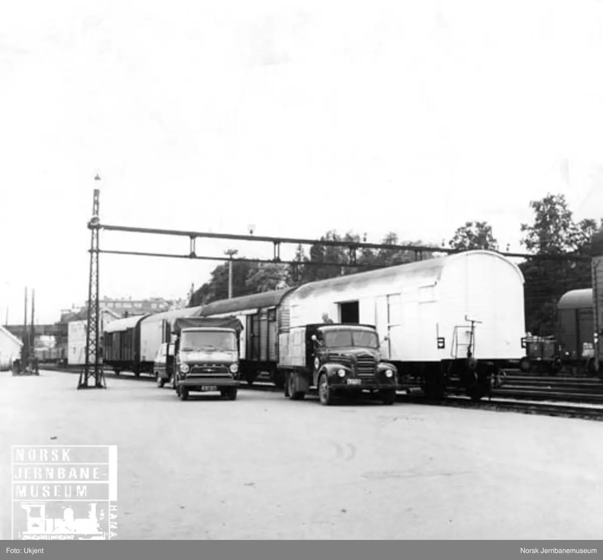 Opplasting eller lossing av vogner på Filipstad - Norsk Jernbanemuseum ...