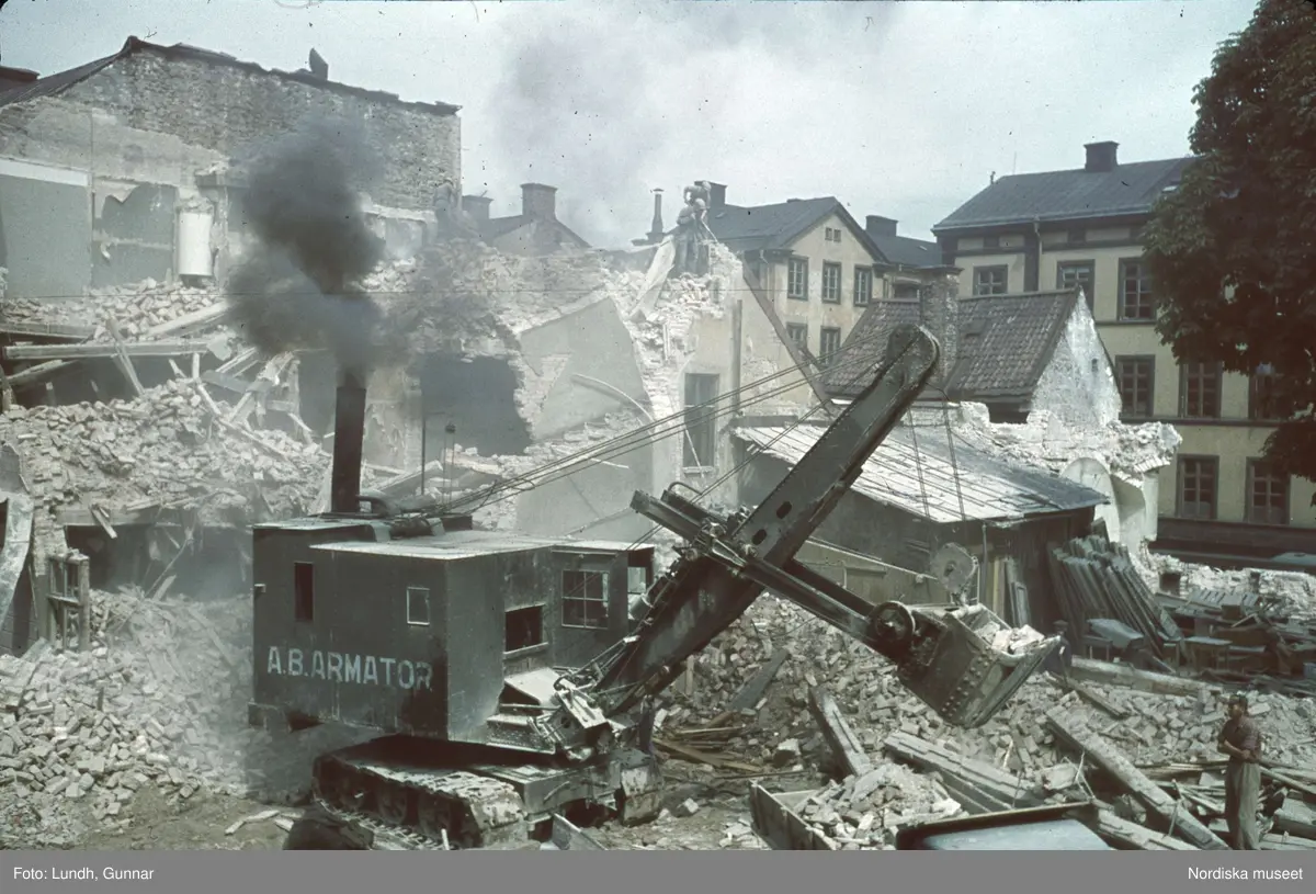 Rivning av gamla hus på Södergatan i Stockholm, 1938 - Nordiska museet ...