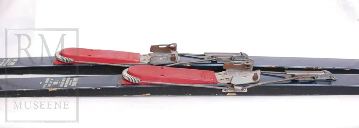 Ski - Hadeland Folkemuseum / DigitaltMuseum