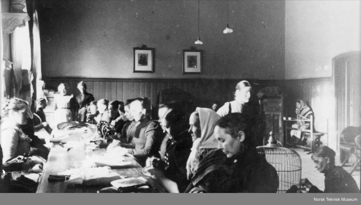 Gaustad Sykehus, arbeidsstue for "andreklassepasientene", omkring 1900 ...
