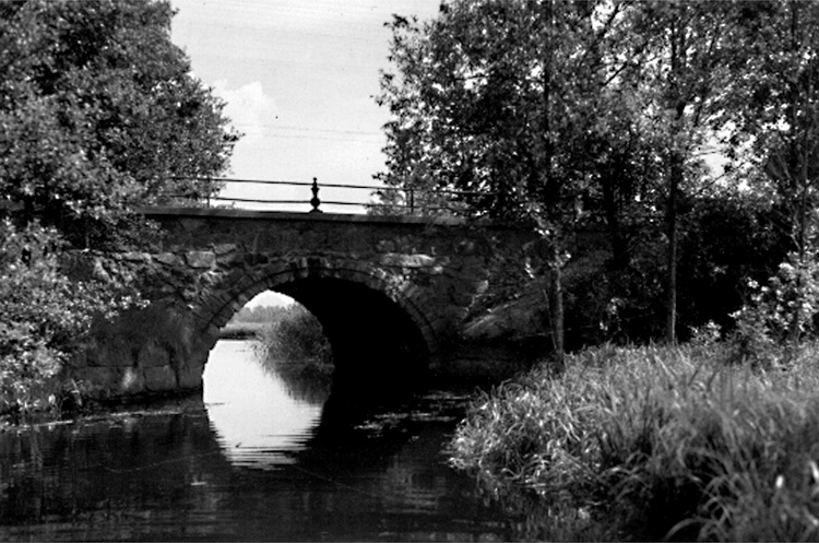 Svennevad, landsvägsbron. Bilden tagen för vykort. Förlag: Anders ...