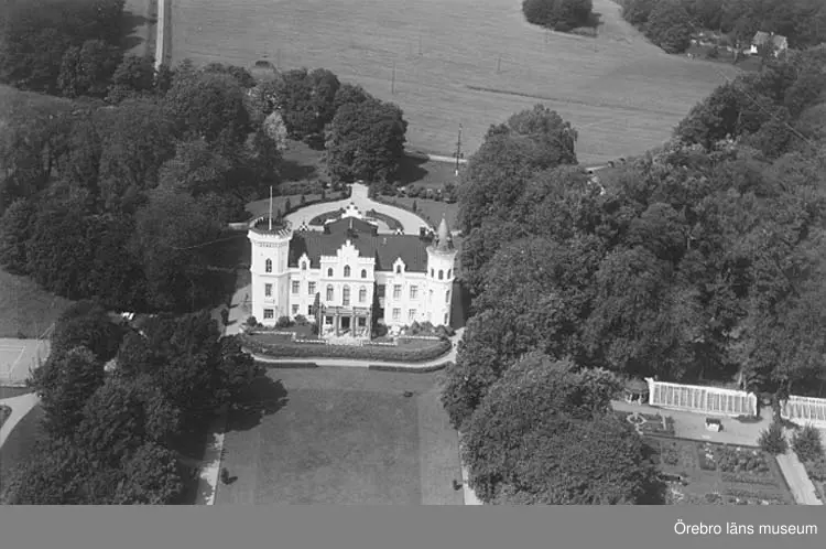 Flygfoto över Boo Slott. - Örebro läns museum / DigitaltMuseum