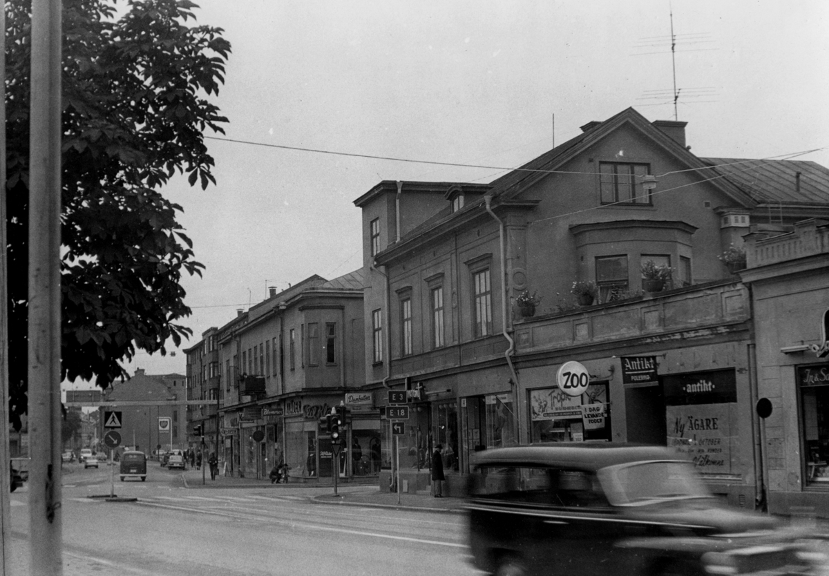 Engelbrektsgatan österut, bostadshus och affärsbyggnader. - Örebro läns ...