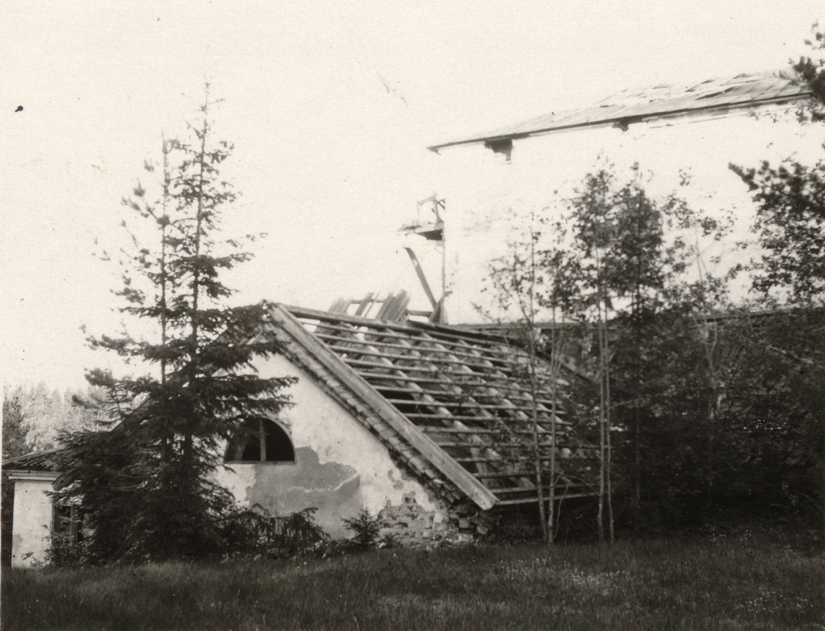 Masugn vid Långvinds Bruk, Hälsingland. Byggnaden i förgrunde inrymde ...