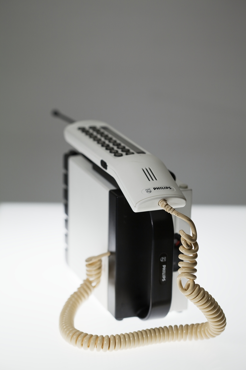 Mobiltelefon - Tekniska museet / DigitaltMuseum