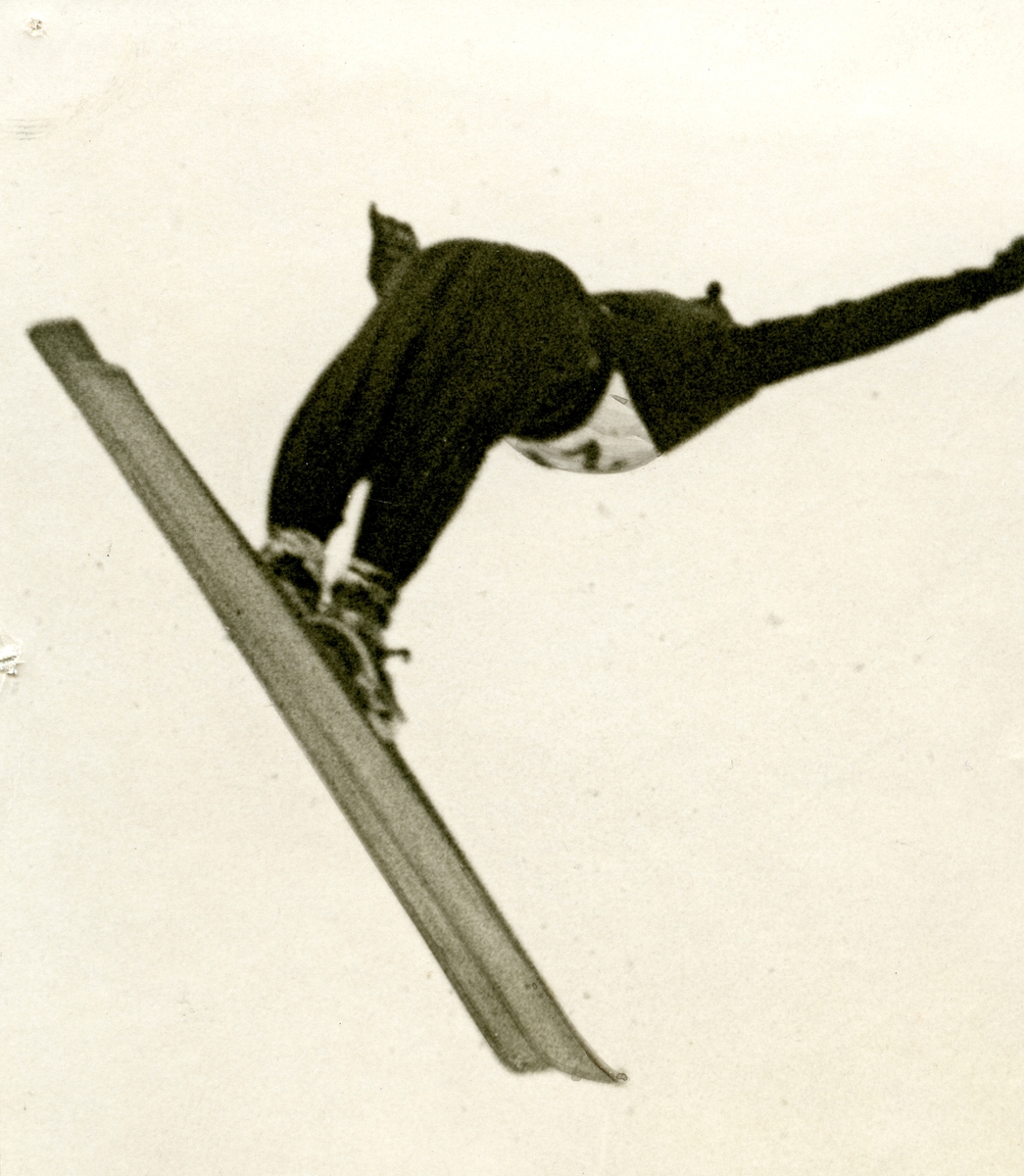 Birger Ruud i kjent stil - Norsk Bergverksmuseum / DigitaltMuseum