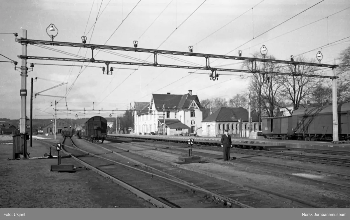 Moss stasjon, oversiktsbilde - Norsk Jernbanemuseum / DigitaltMuseum