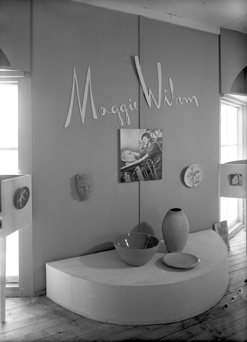 Detalj av formgivare och keramiker Maggie Wiboms monter vid ...