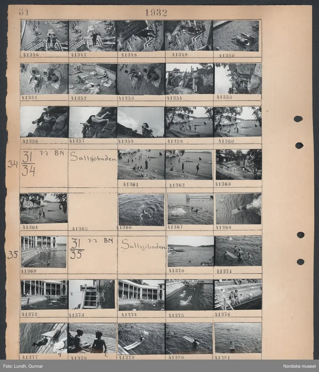 Motiv: Saltsjöbaden kallbadhuset; Människor solar och badar på en ...