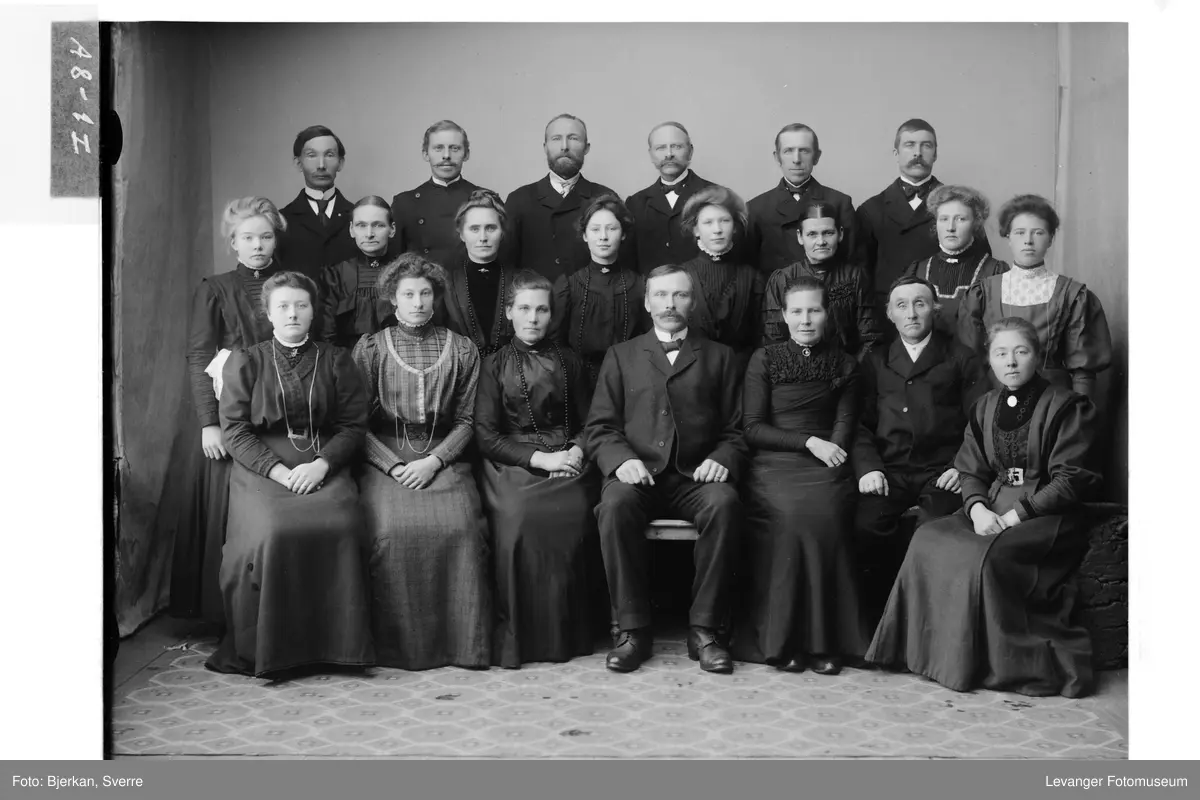 Gruppebilde av sangkor fra Hegle, Levanger - Levanger Fotomuseum ...