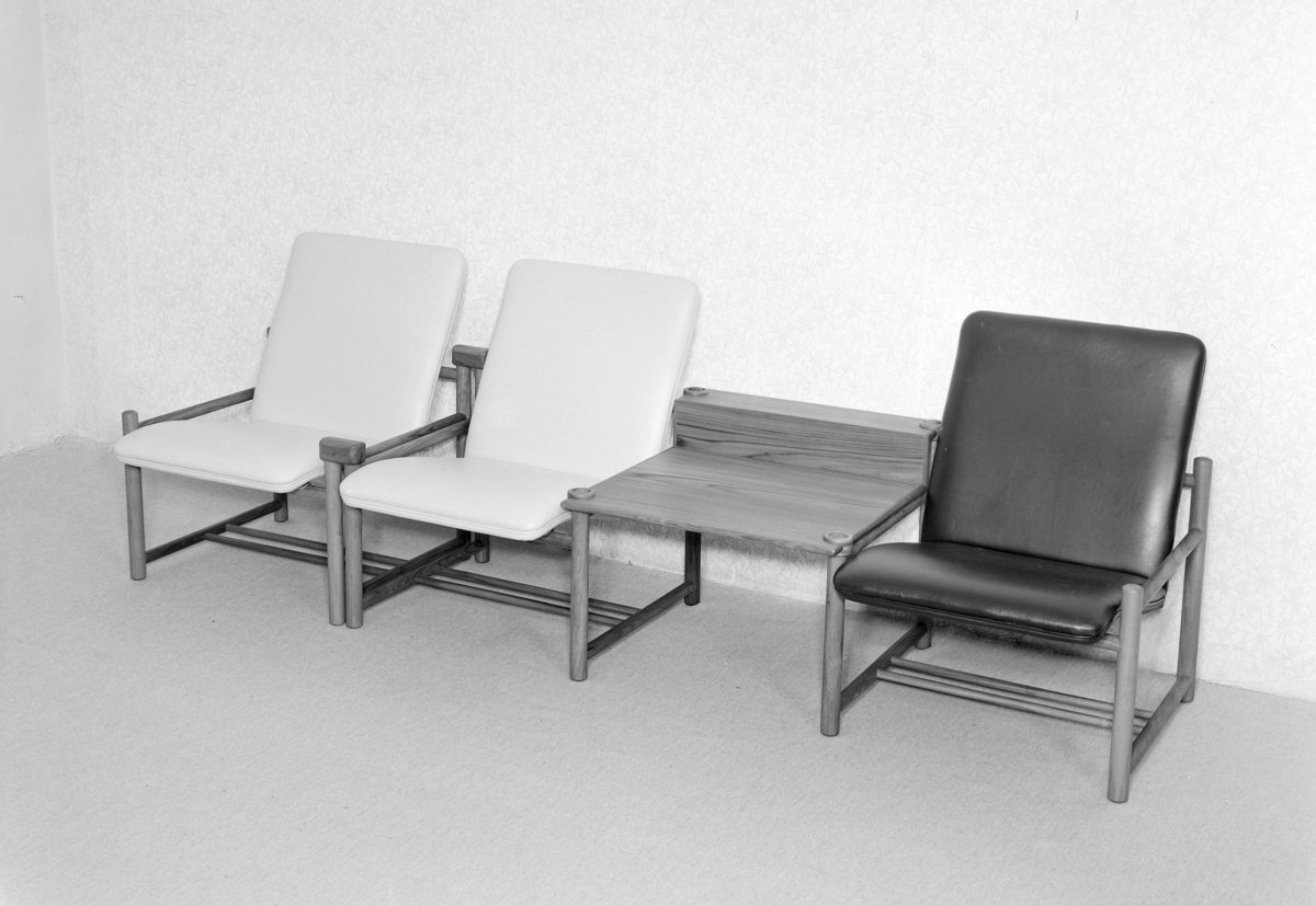 Venterom-/kontormøblement. Stolar og bord. - Møbelmuseet / DigitaltMuseum