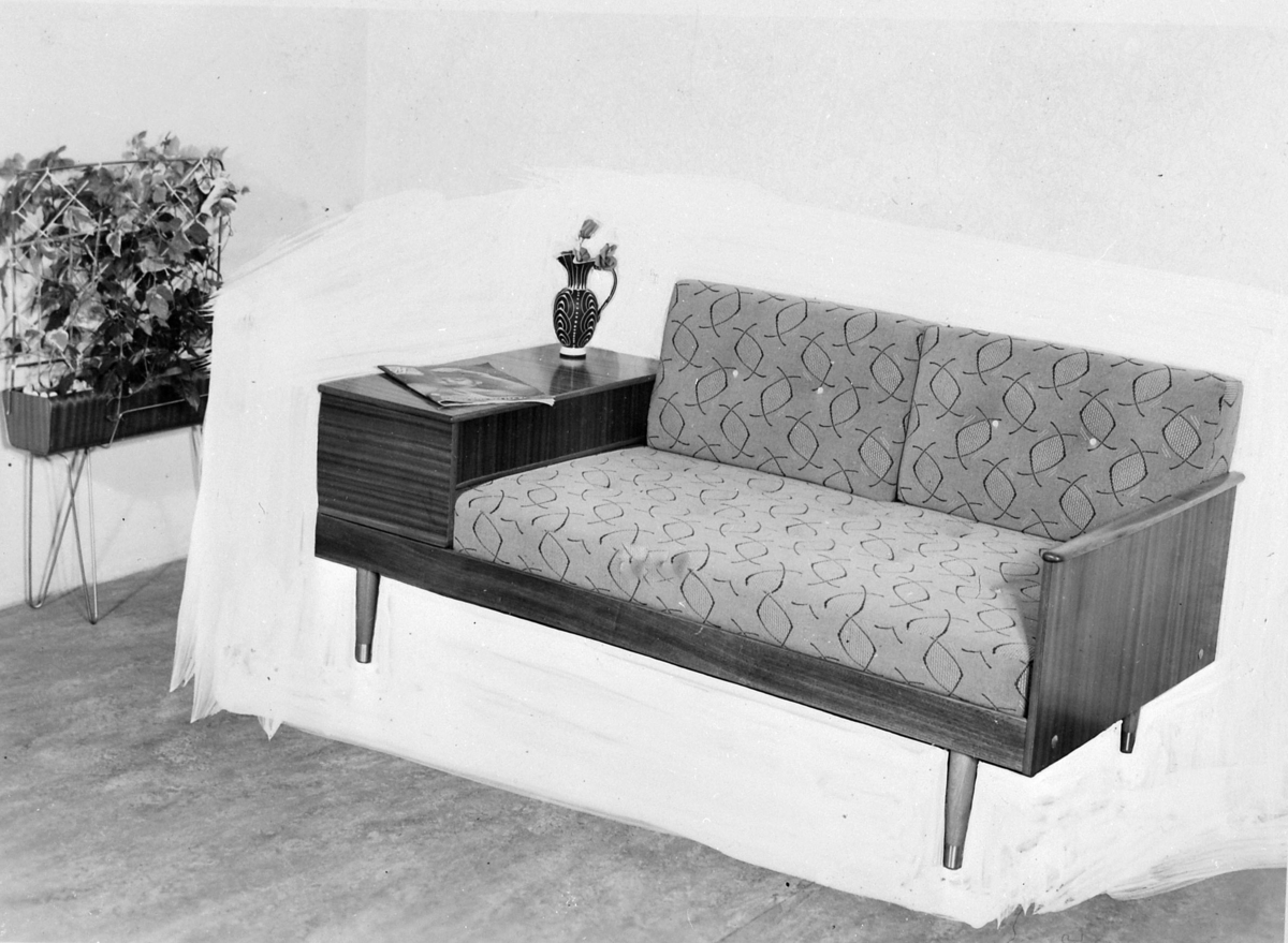 Kombinasjonsmøbel. Sofa, seng og bord i ett. - Møbelmuseet / DigitaltMuseum
