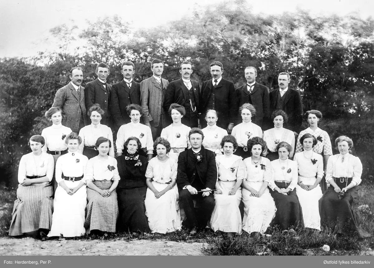 Spydeberg Sangkor med dirigent og lærer Thomasgaard ca. 1913 i ...