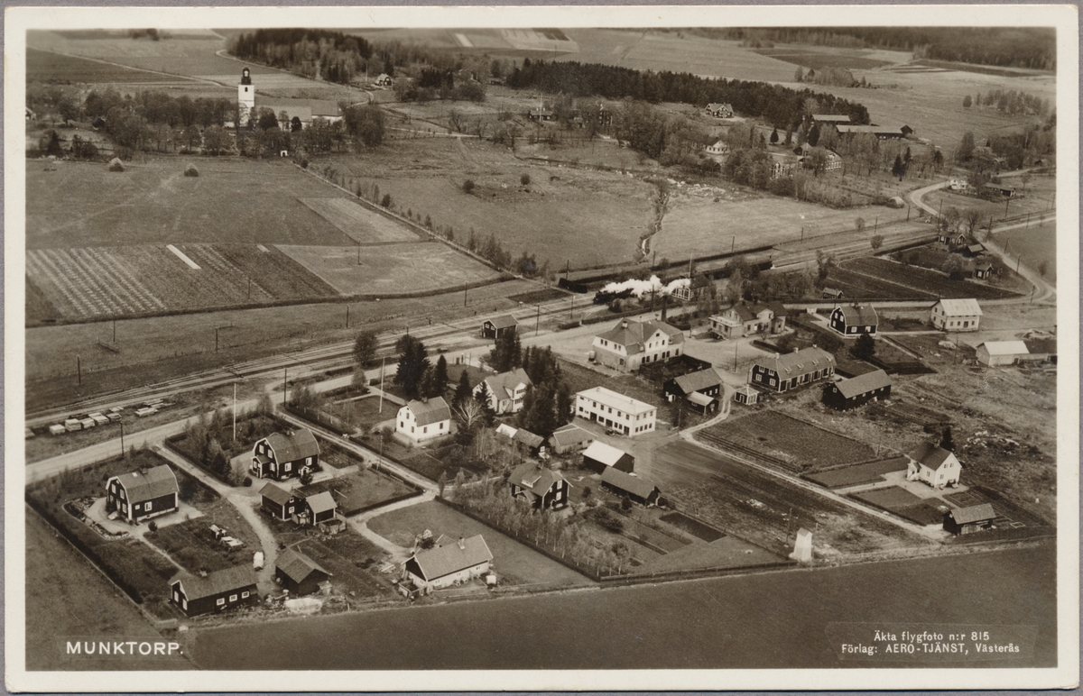 Flygfoto över Munktorp. - Järnvägsmuseet / DigitaltMuseum
