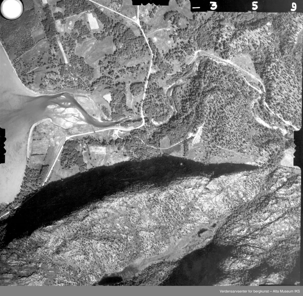 Rafsbotn, flyfoto, veier, jorder, elv, ruiner, skog - Verdensarvsenter ...