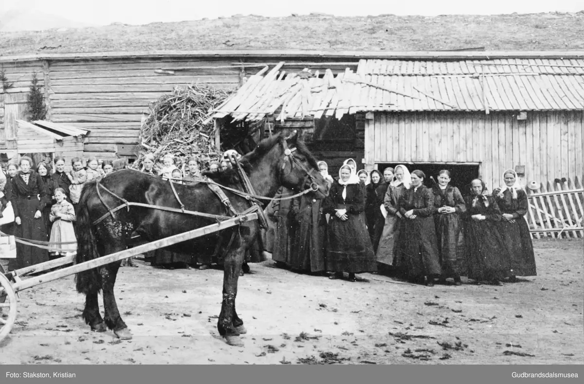 Gravferd frå nordgard Ånstad etter Rolv Ånstad (f. 1887 ...
