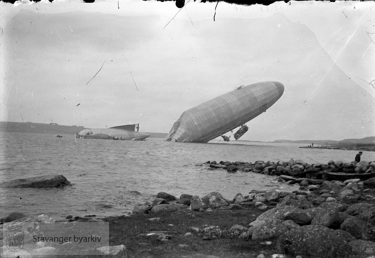 Zeppelin i Hafrsfjord - Stavanger byarkiv / DigitaltMuseum