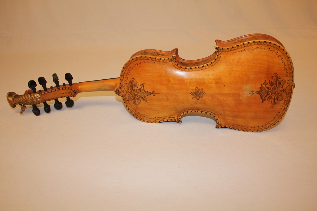 Hardingfele -#N# Setesdalsmuseet /#N# DigitaltMuseum