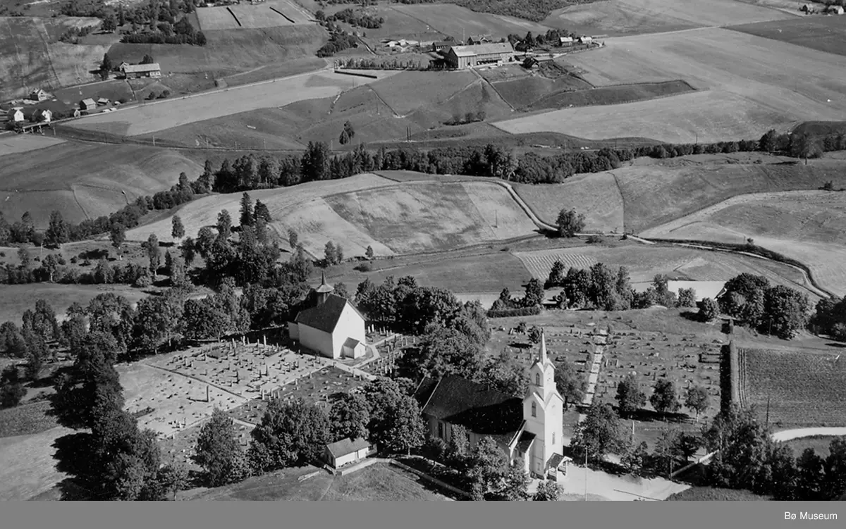 Flyfoto av Bøhaugen 13. juni 1958. - Bø Museum / DigitaltMuseum