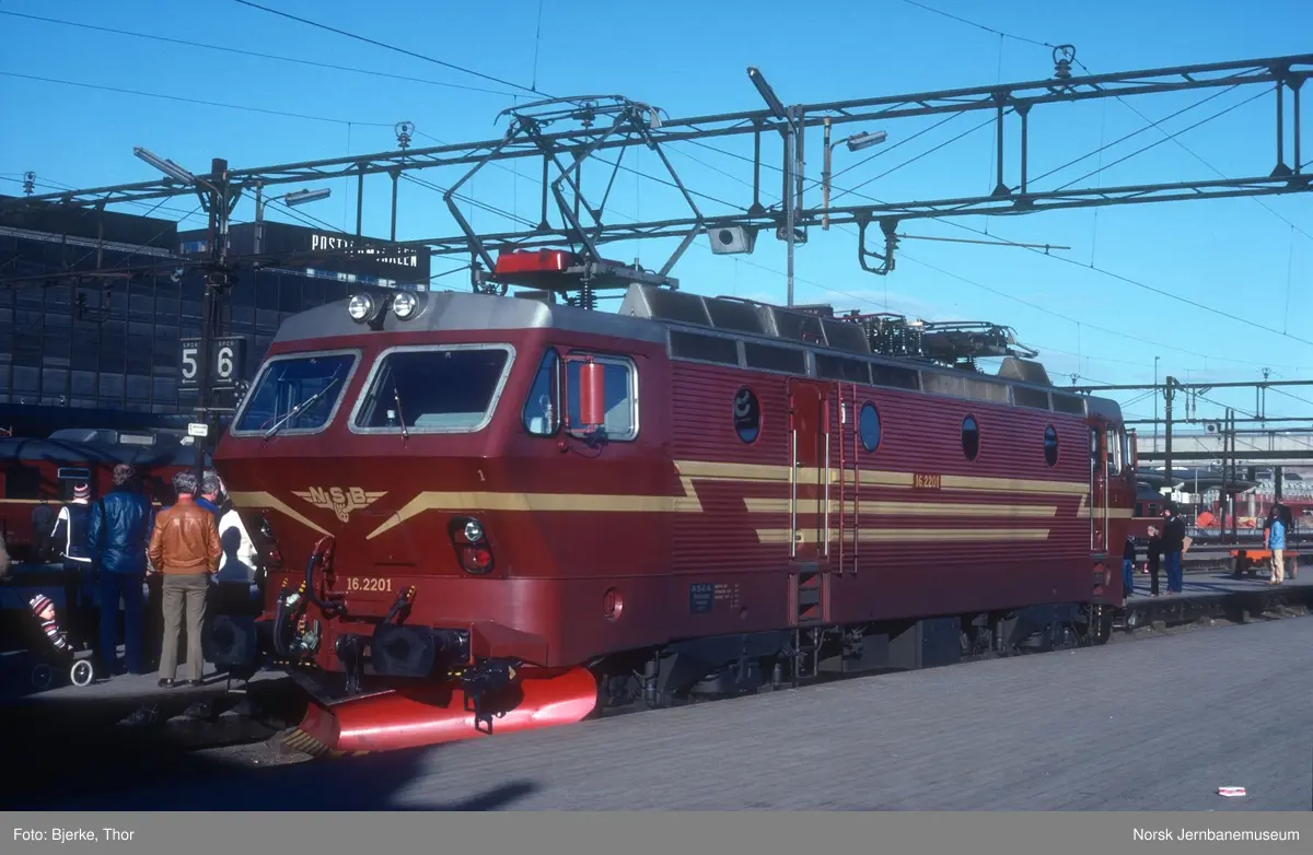Elektrisk lokomotiv El 16 2201 på Oslo Ø - Norsk jernbanemuseum ...