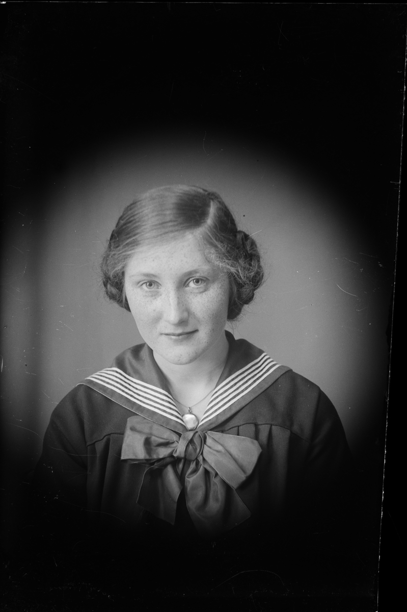 Ateljéporträtt - Sara Edhlund, Östhammar, Uppland - Upplandsmuseet ...