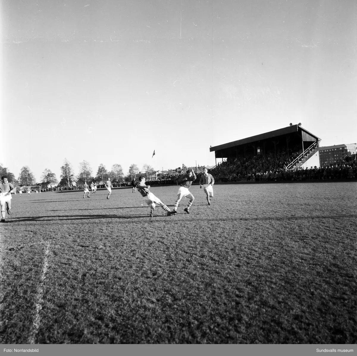 Fotbollsmatch GIF-Marma 1954. Lagbild samt matchbilder. - Sundsvalls ...