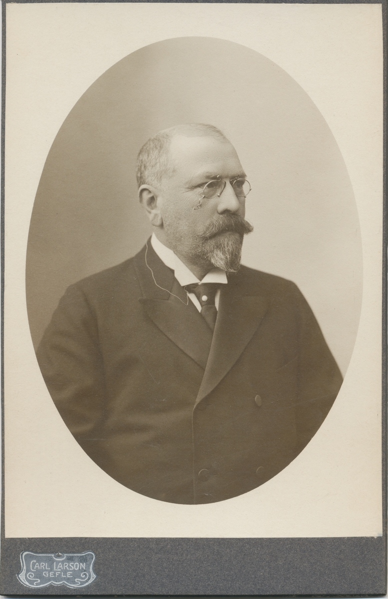 John Rettig, ägare av Rettigs tobaksfabrik i Gävle. Gift med Antonie ...