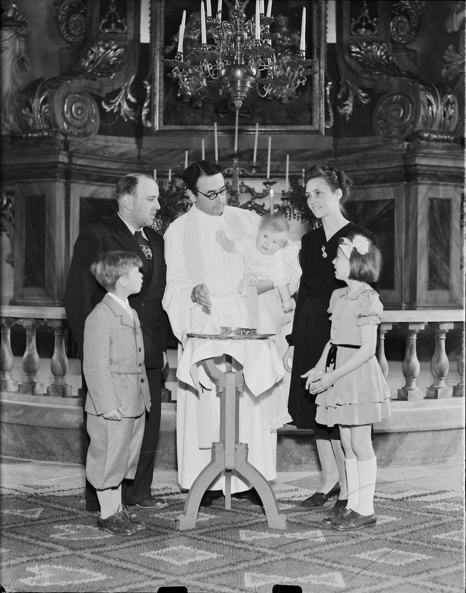 Barndop, Börstils kyrka, Uppland 1953 - Upplandsmuseet / DigitaltMuseum