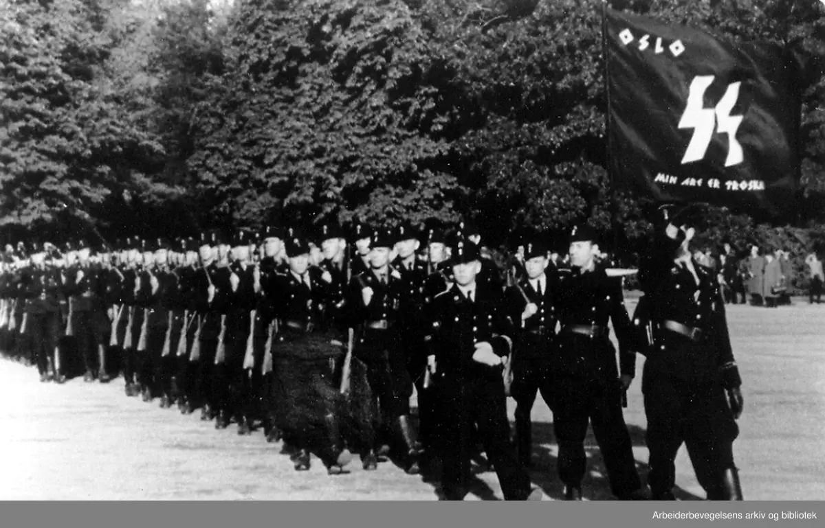 Nasjonal Samling - Germanske SS Norge masjerer foran Slottet, antakelig ...