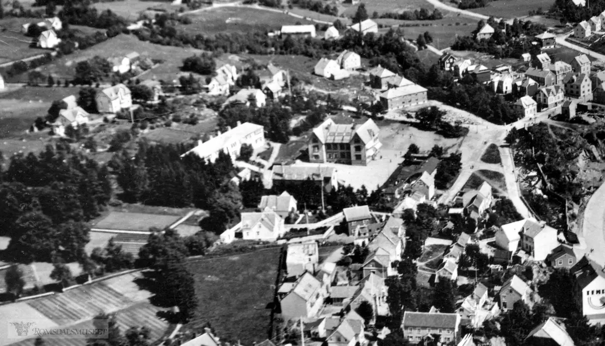 Molde sentrum sett fra vest..Molde Folkeskole, Gymnas, Mexico ...