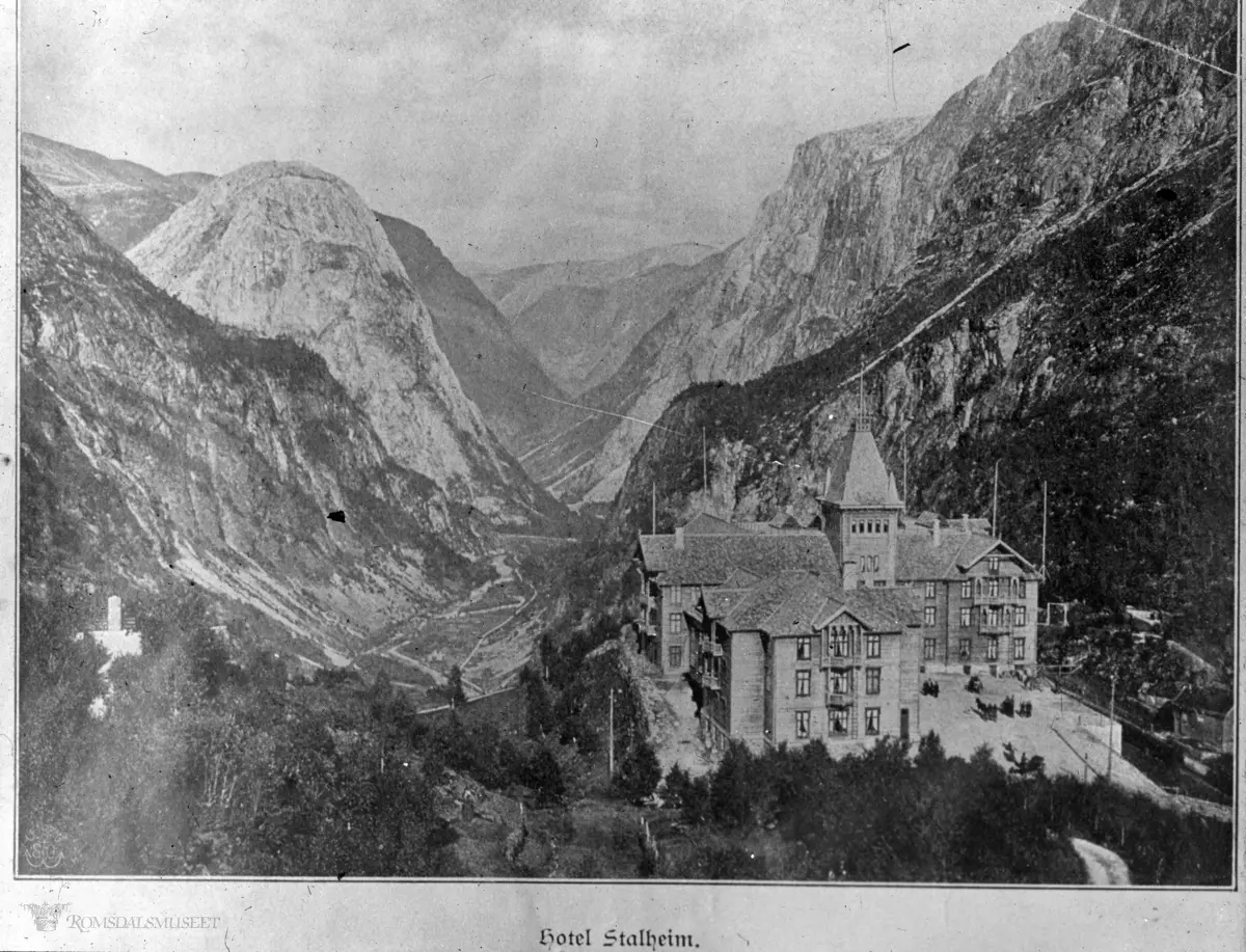 Stalheim Hotel er et hotell beliggende på Stalheim, ca 36 km øst for ...