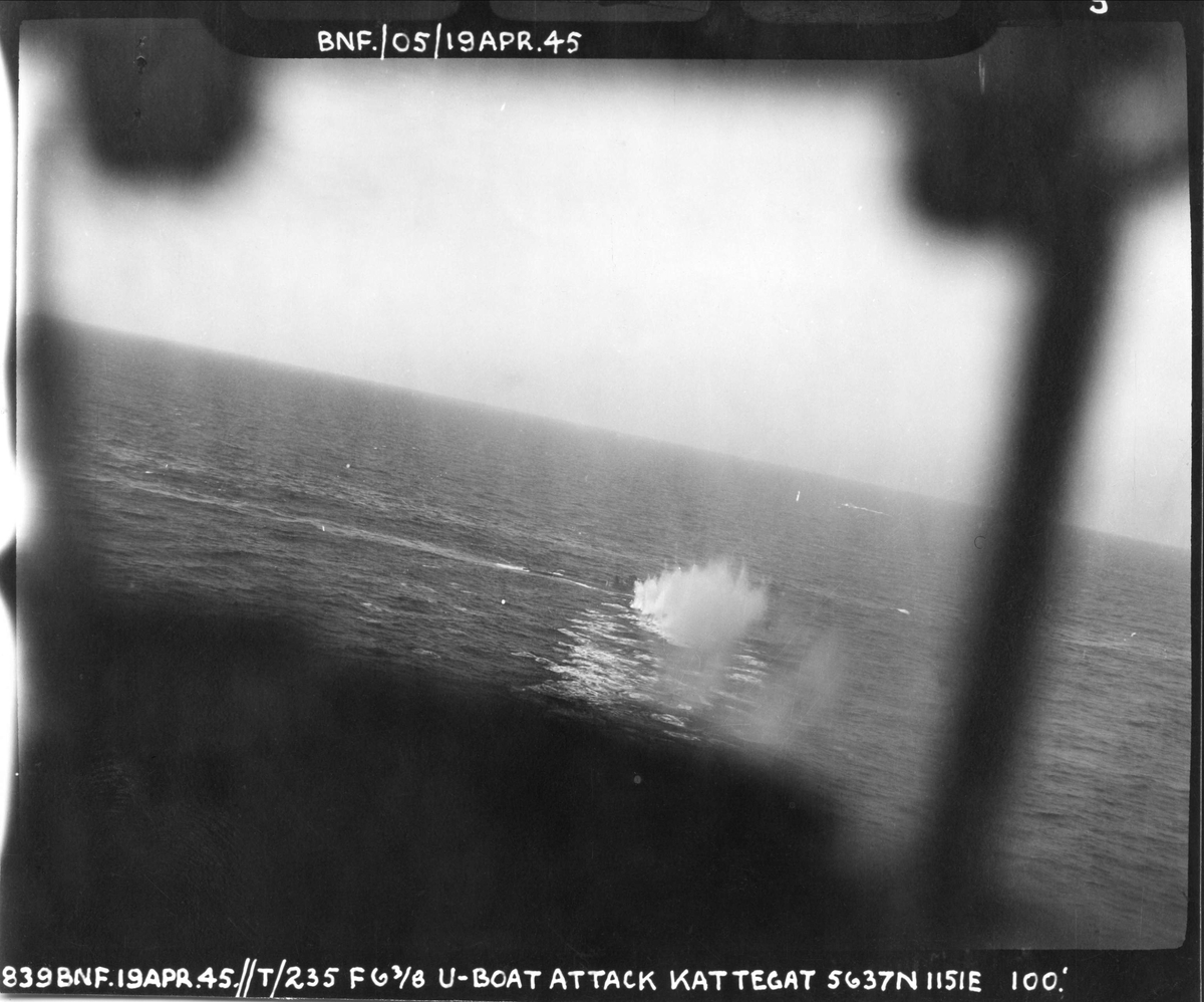 Banff Strike Wing angriper en ubåt i Kattegat, 19. april 1945 ...