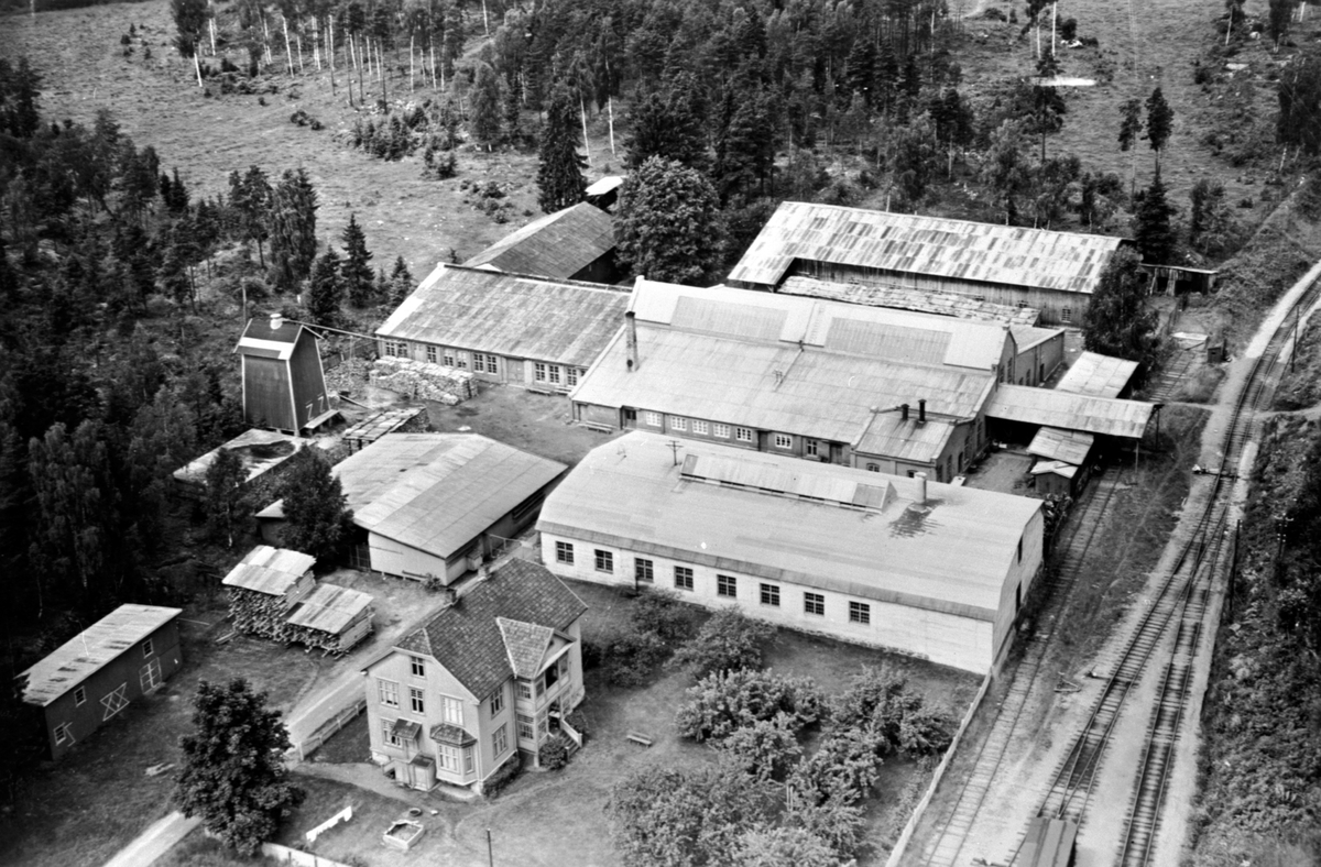 Ringsaker, Moelv, Flyfoto av Edv. Bjørnruds Maskinfabrik, med eget ...