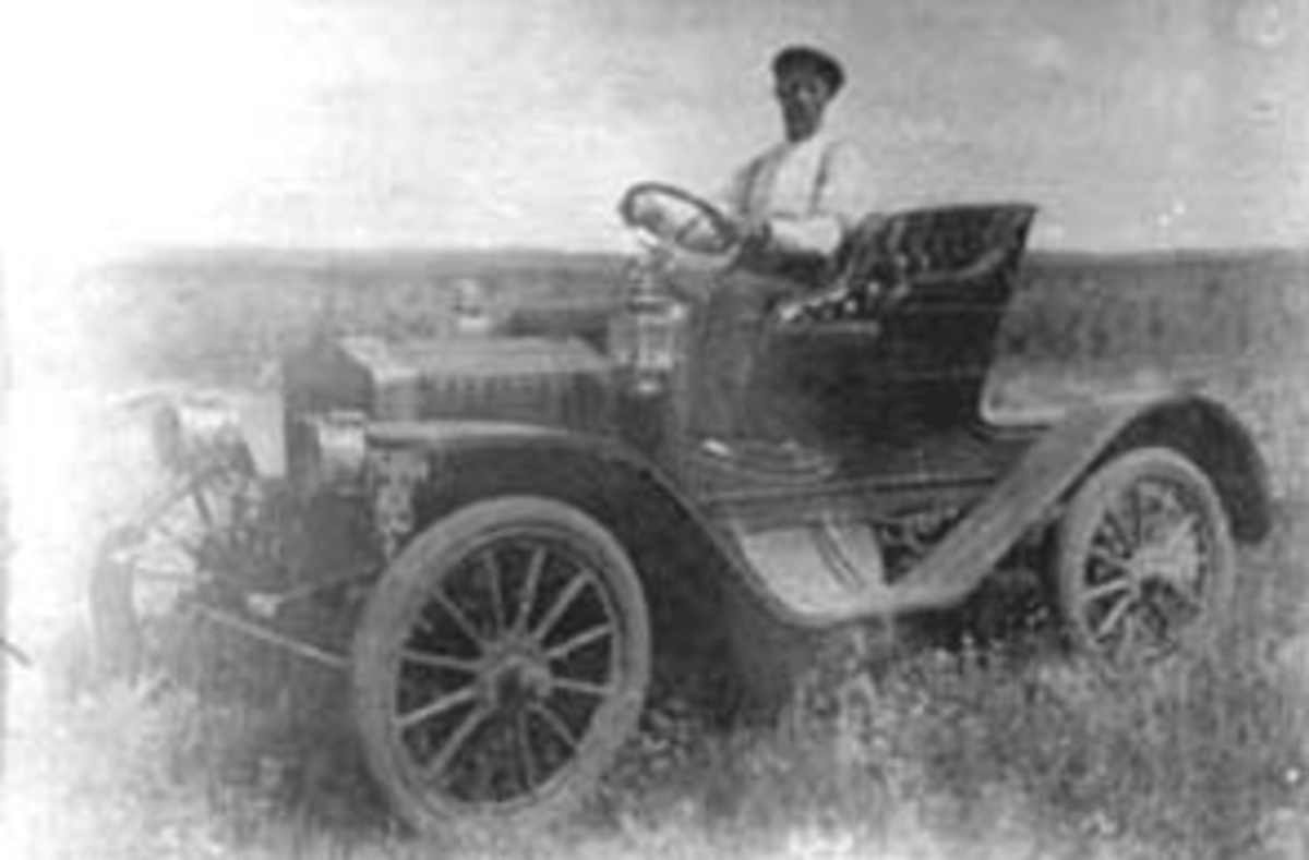 HENRY HENDRICKSON KJØRER ÅPEN BIL, NORD DAKOTA, USA, STANGE - Anno ...