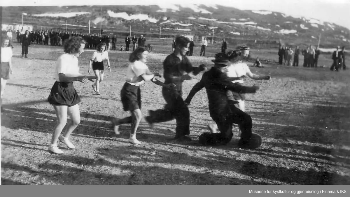 Idrettens dag i Berlevåg, juni 1947. - Museene for kystkultur og ...