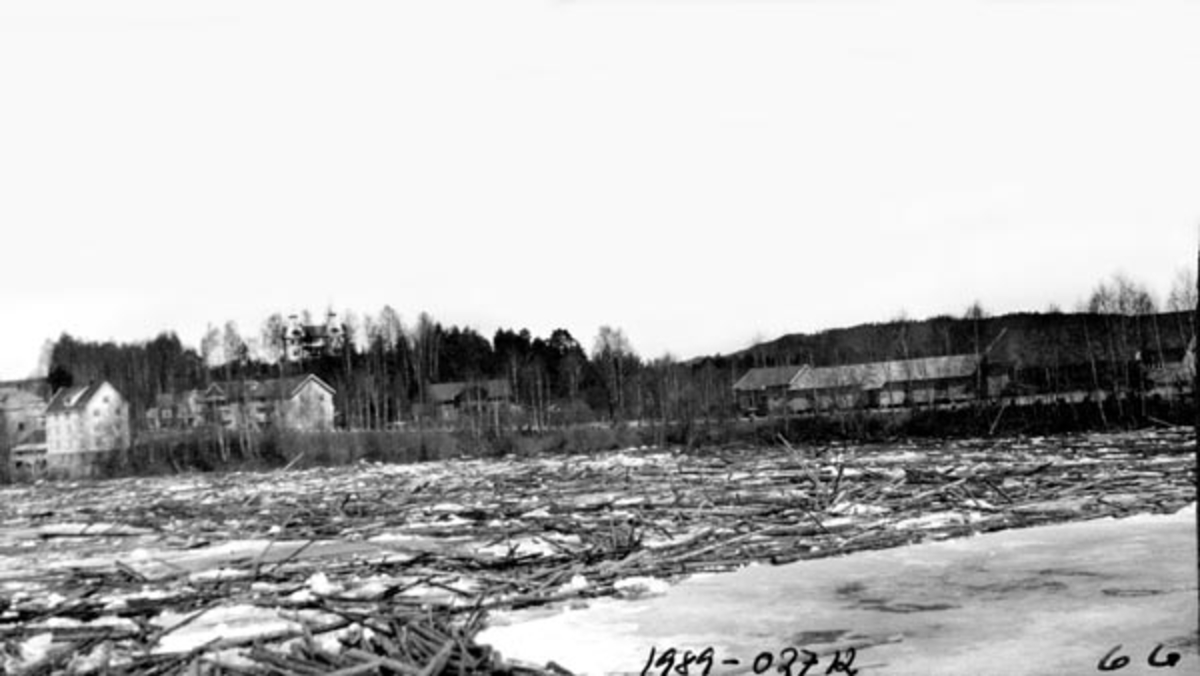 «Ved Flisa bro. 2/5-28. P.J.» - Anno Norsk skogmuseum / DigitaltMuseum