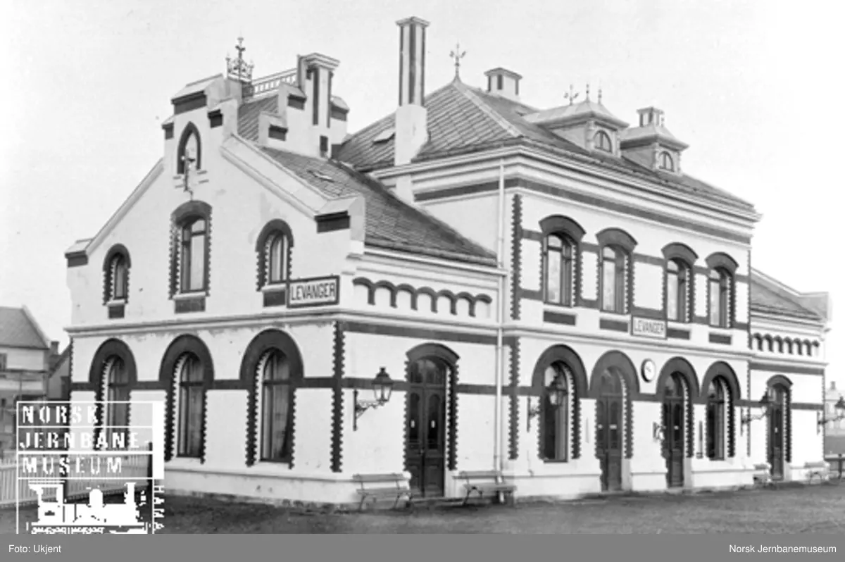 Levanger stasjonsbygning - Norsk Jernbanemuseum / DigitaltMuseum