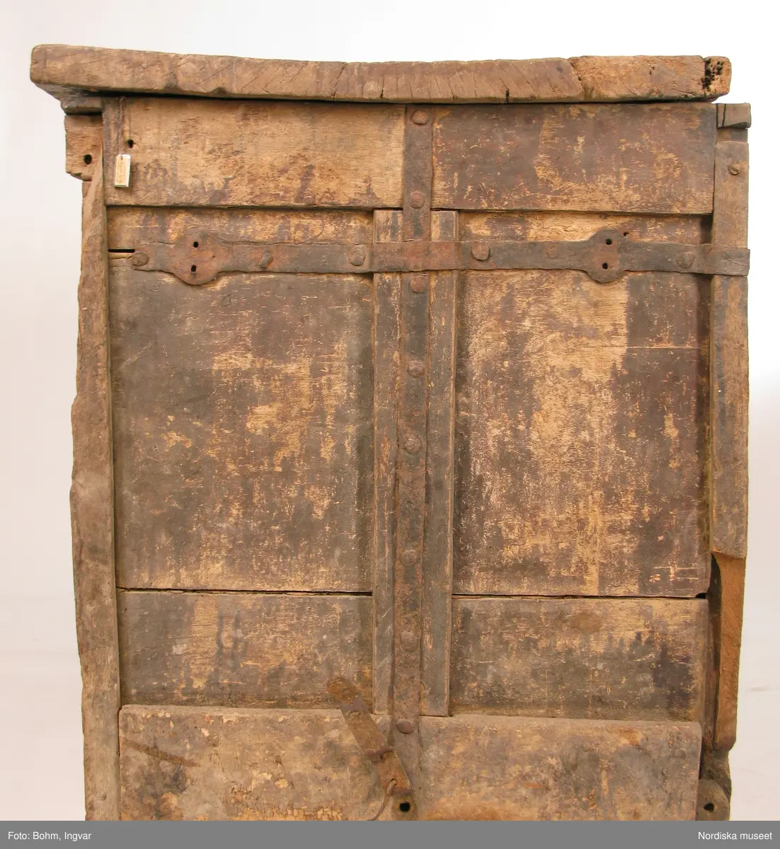 Kista med gotisk ornamentik från Fogdö kyrka, Södermanland. Inv.nr NM ...