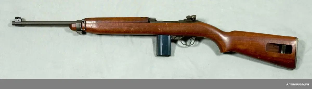 Halvautomatisk karbin - Armémuseum / DigitaltMuseum