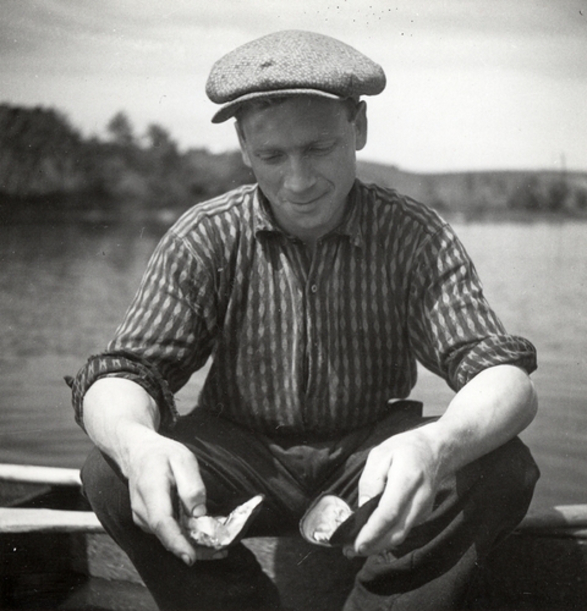 Fiskare med flodpärlmusslor - Hallands Konstmuseum / DigitaltMuseum